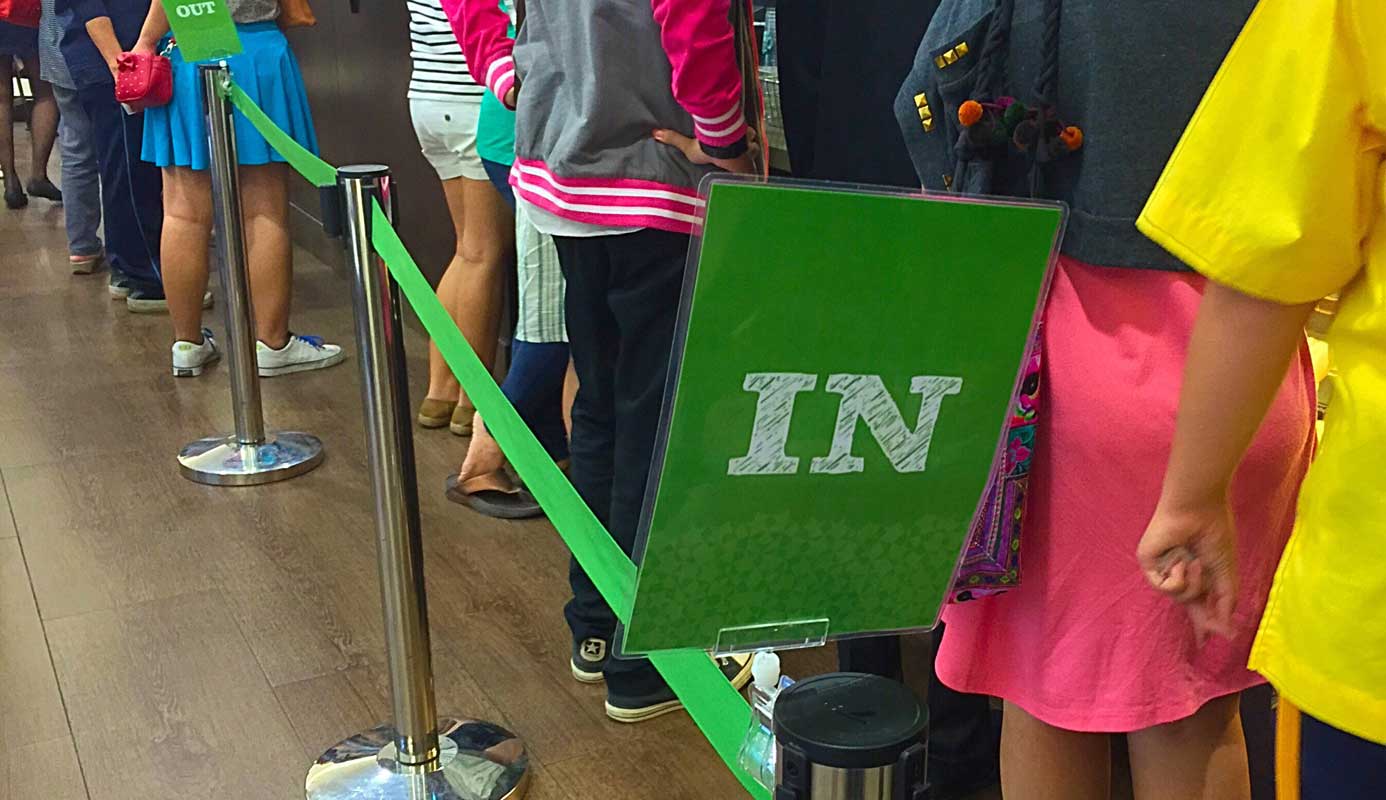 Queueing & Guidance System Manufacturers – Laser Centre UK